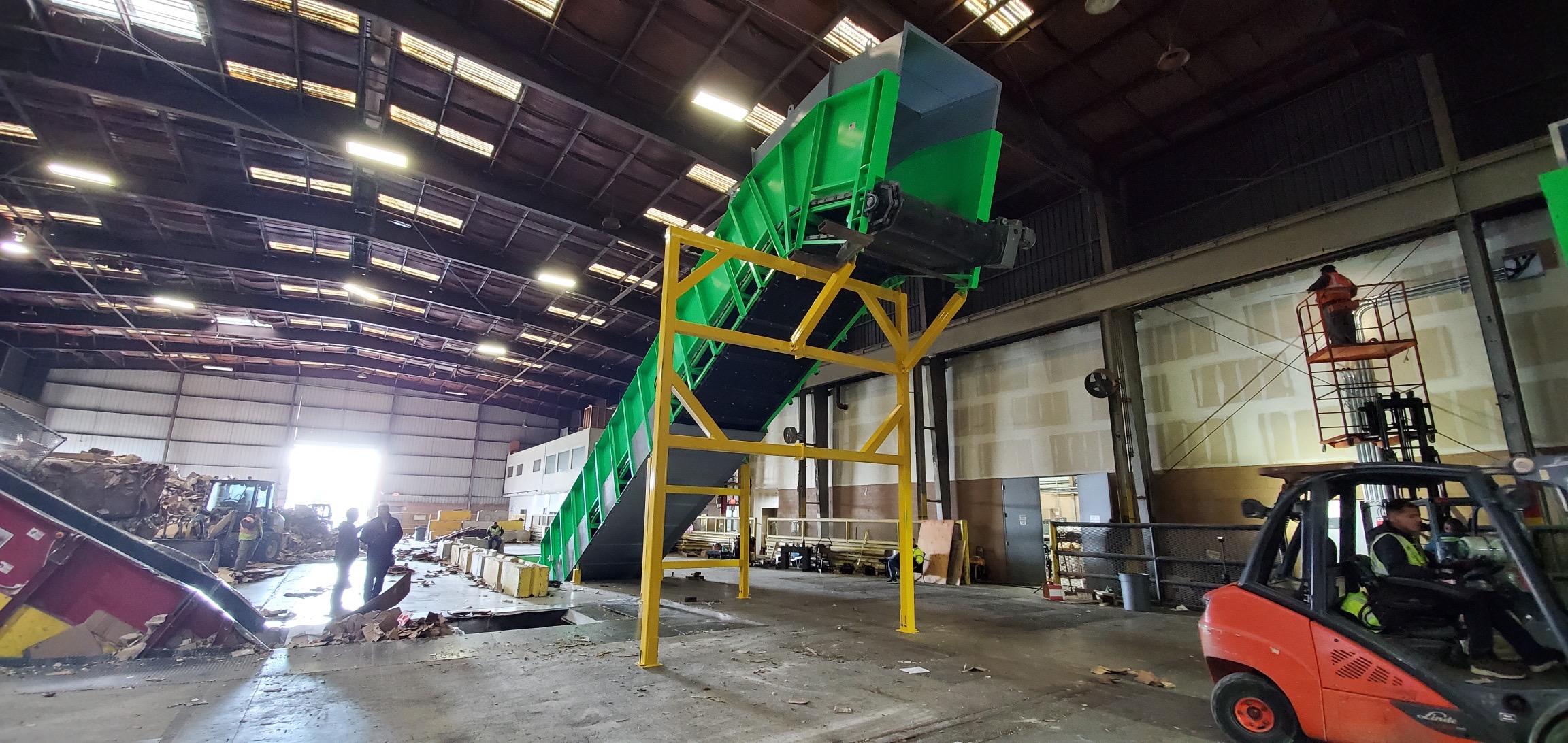International Baler ATX & Fluent Conveyors Rubber Combo Baler Infeed ...
